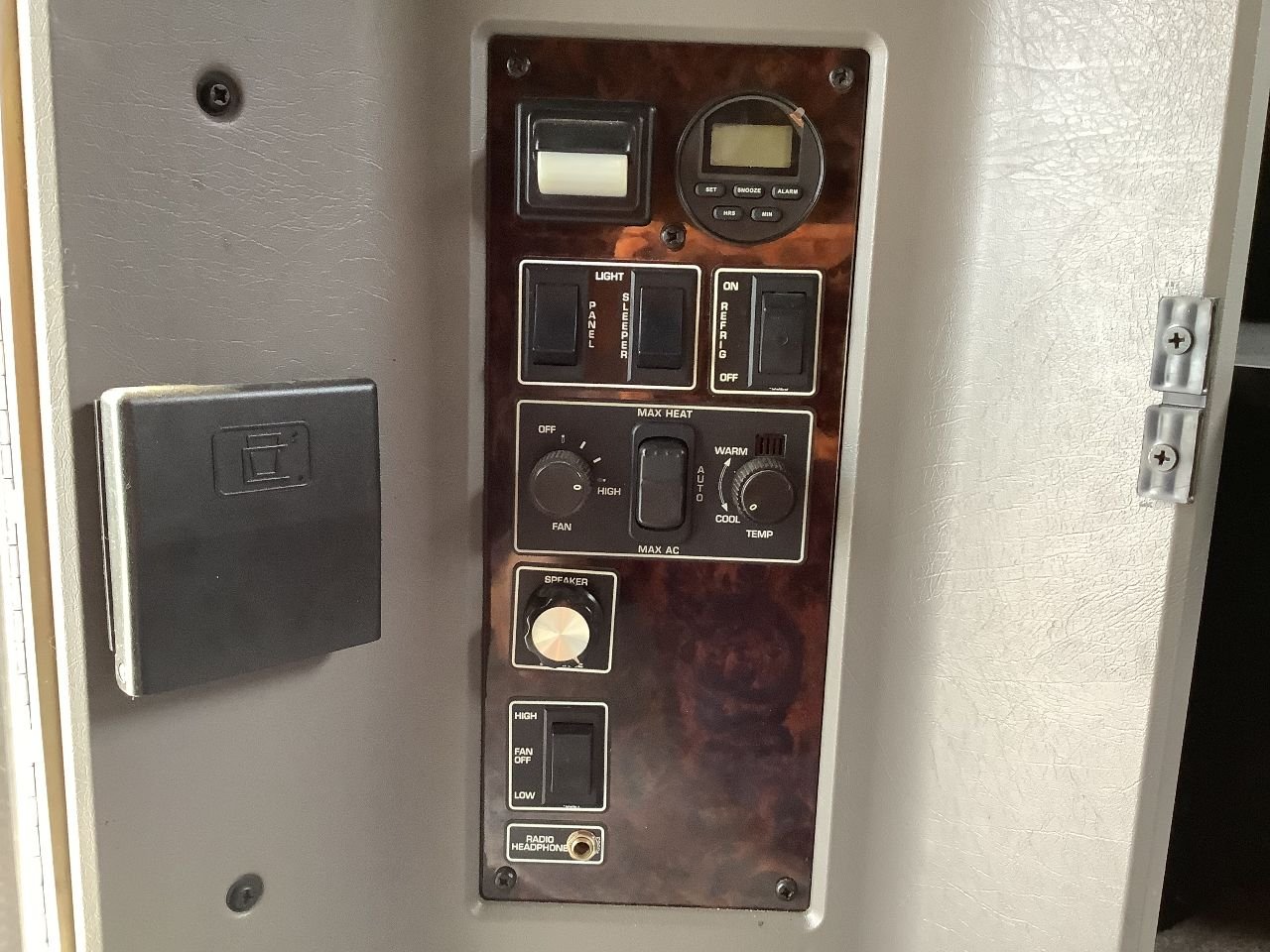 U64-1156-61131 | Kenworth T660 Sleeper Control for Sale