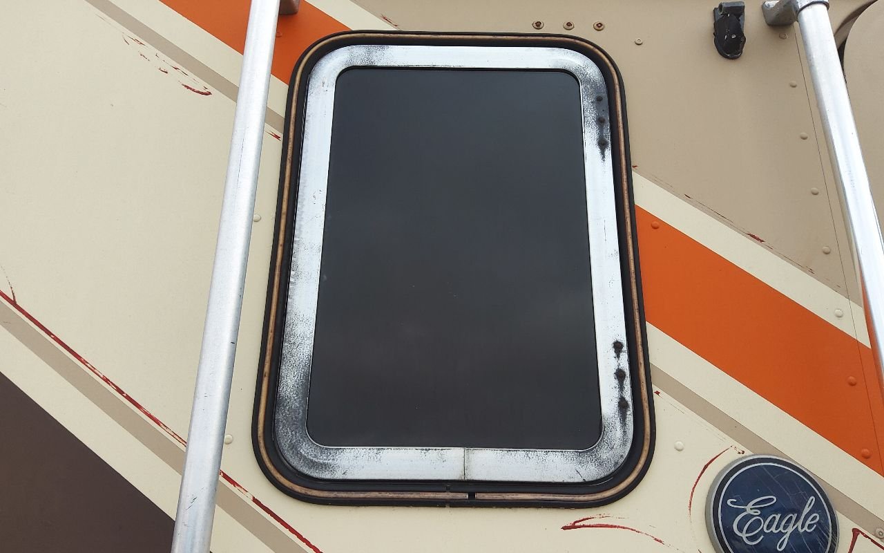 International 9670 Sleeper Window for Sale