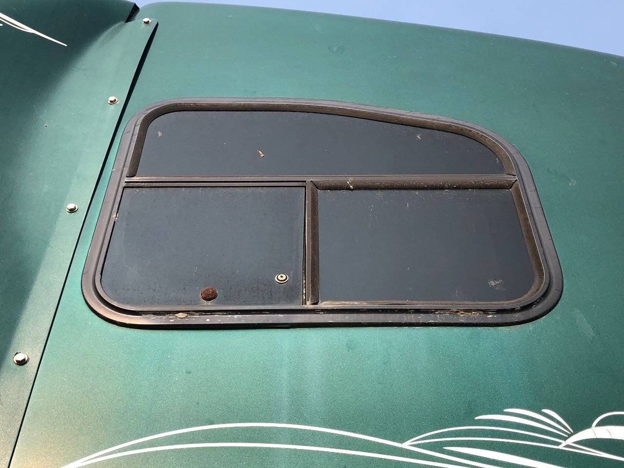 A18-30168-001 | Freightliner FLD120 CLASSIC Sleeper Window for Sale