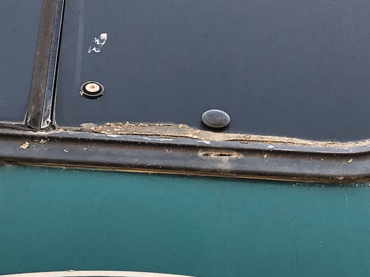 A18-28470-000 | Freightliner FLD120 CLASSIC Sleeper Window for Sale