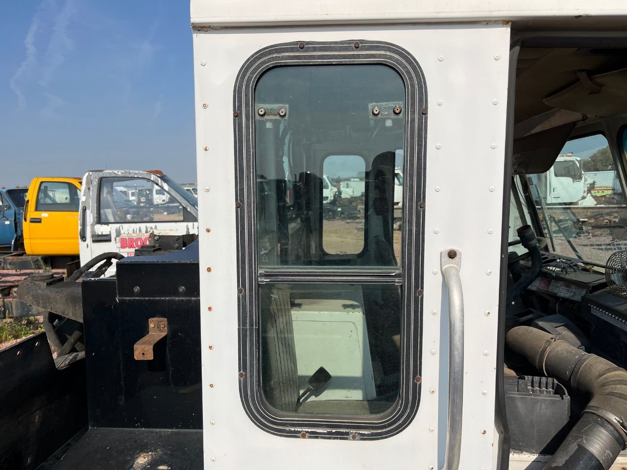 Crane Carrier TRUCK Sleeper Window for Sale