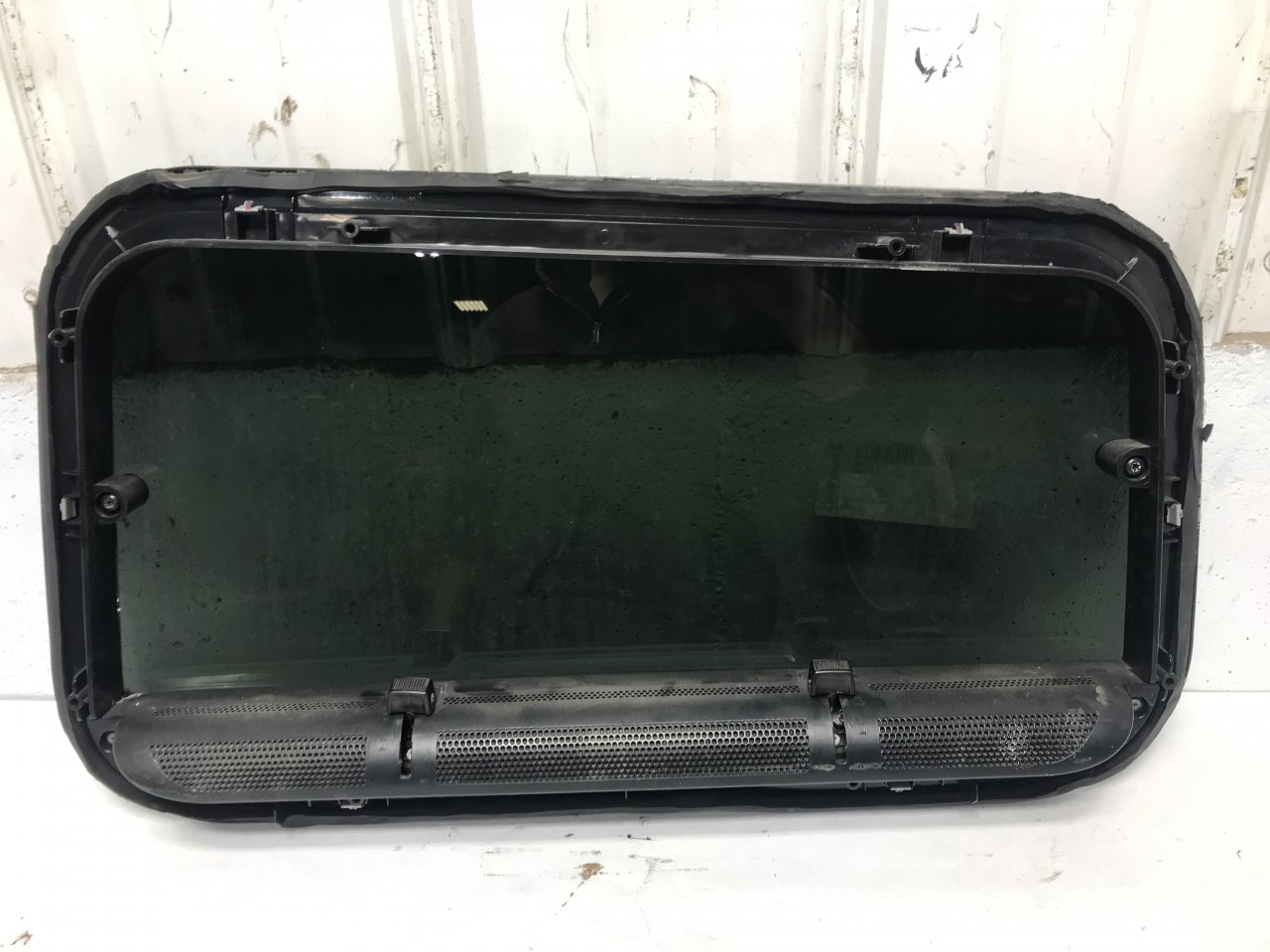 82708867 | Volvo VNL Sleeper Window for Sale