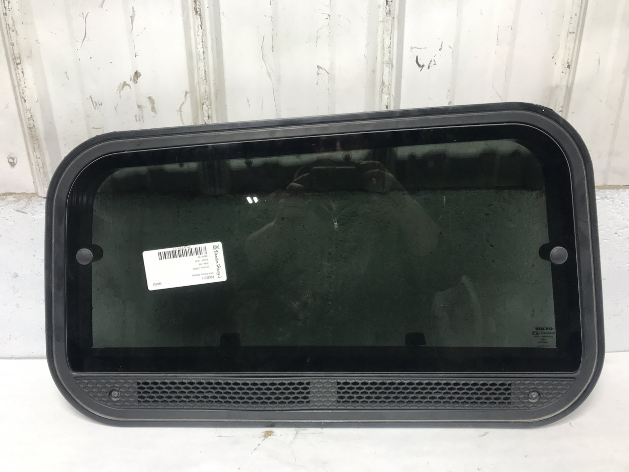 82708867 | Volvo VNL Sleeper Window for Sale