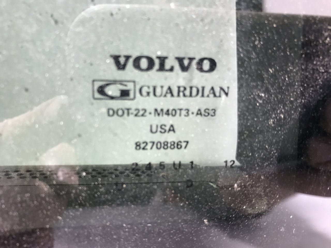 82708867 | Volvo VNL Sleeper Window for Sale