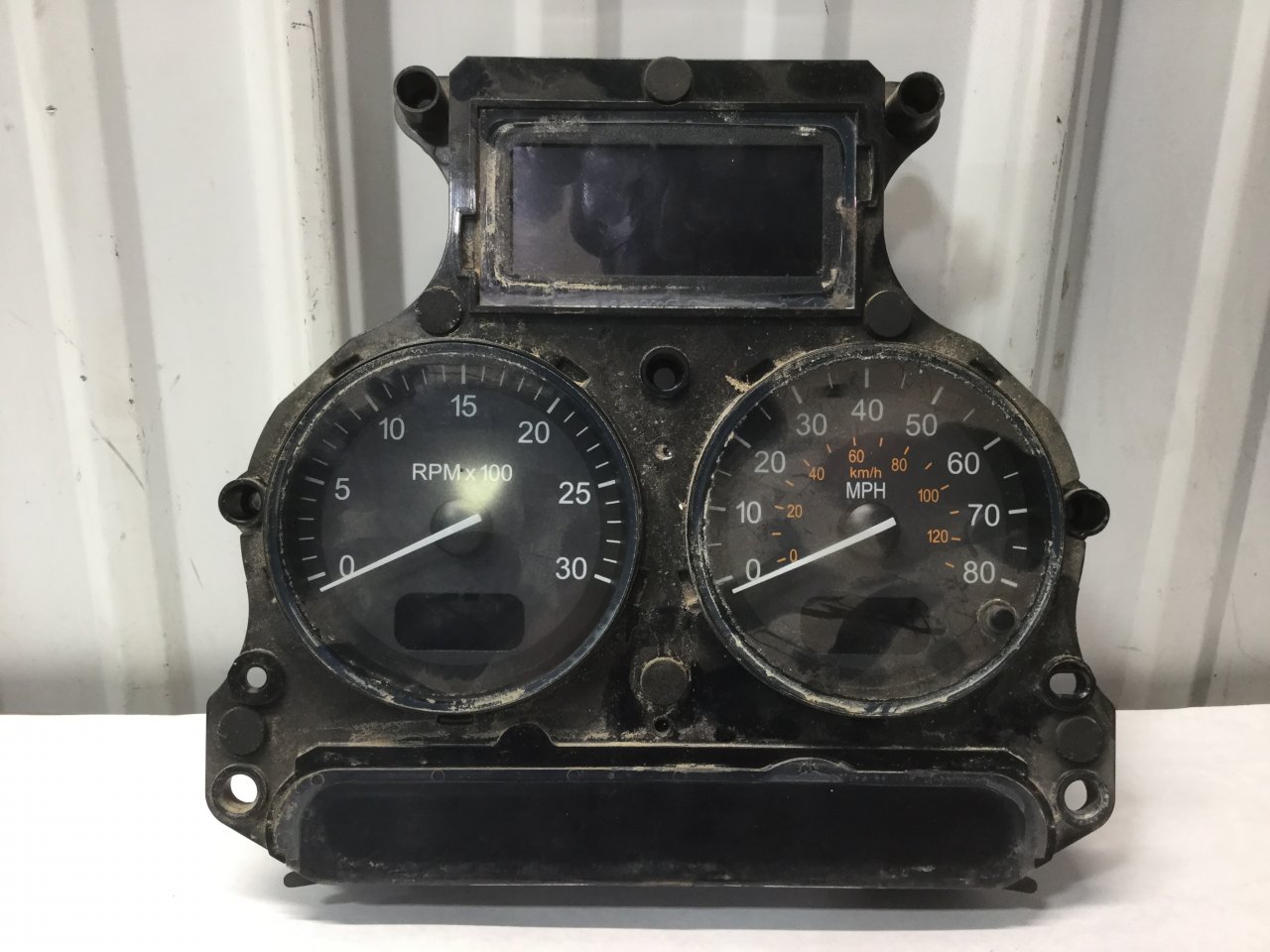 Q43-6046-100001 | Peterbilt 365 Speedometer for Sale