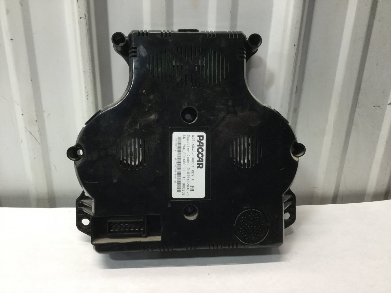 Q43-6046-100001 | Peterbilt 365 Speedometer for Sale