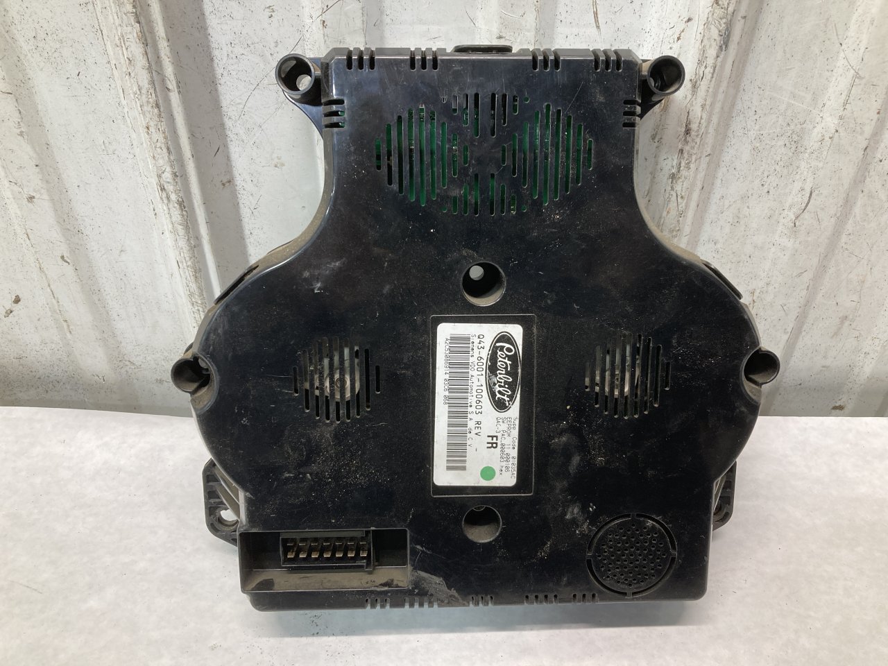 Q43-6001-100603 | Peterbilt 379 Speedometer for Sale