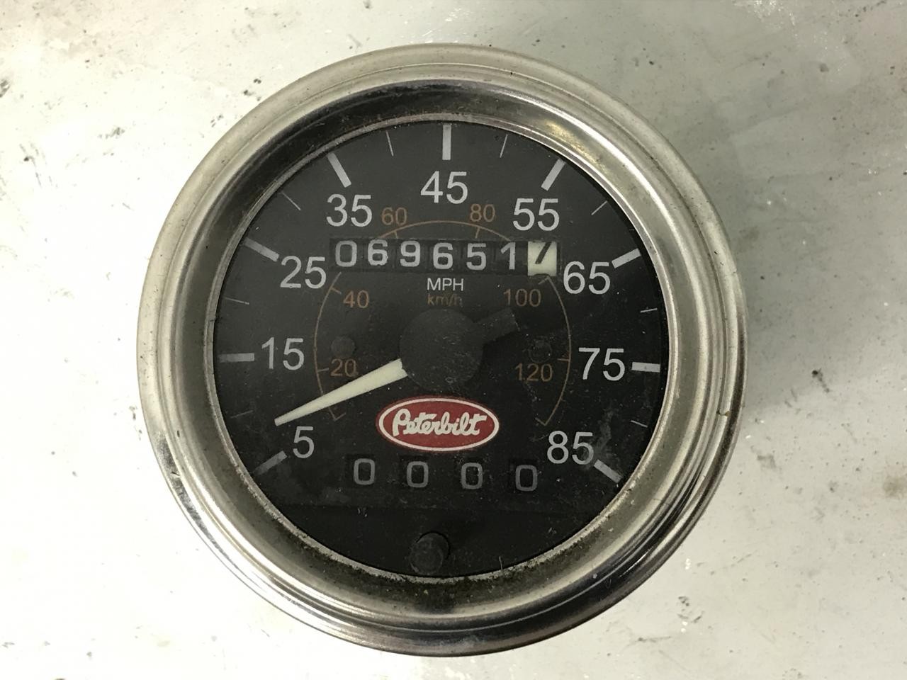 17-04215-005 | Peterbilt 379 Speedometer for Sale
