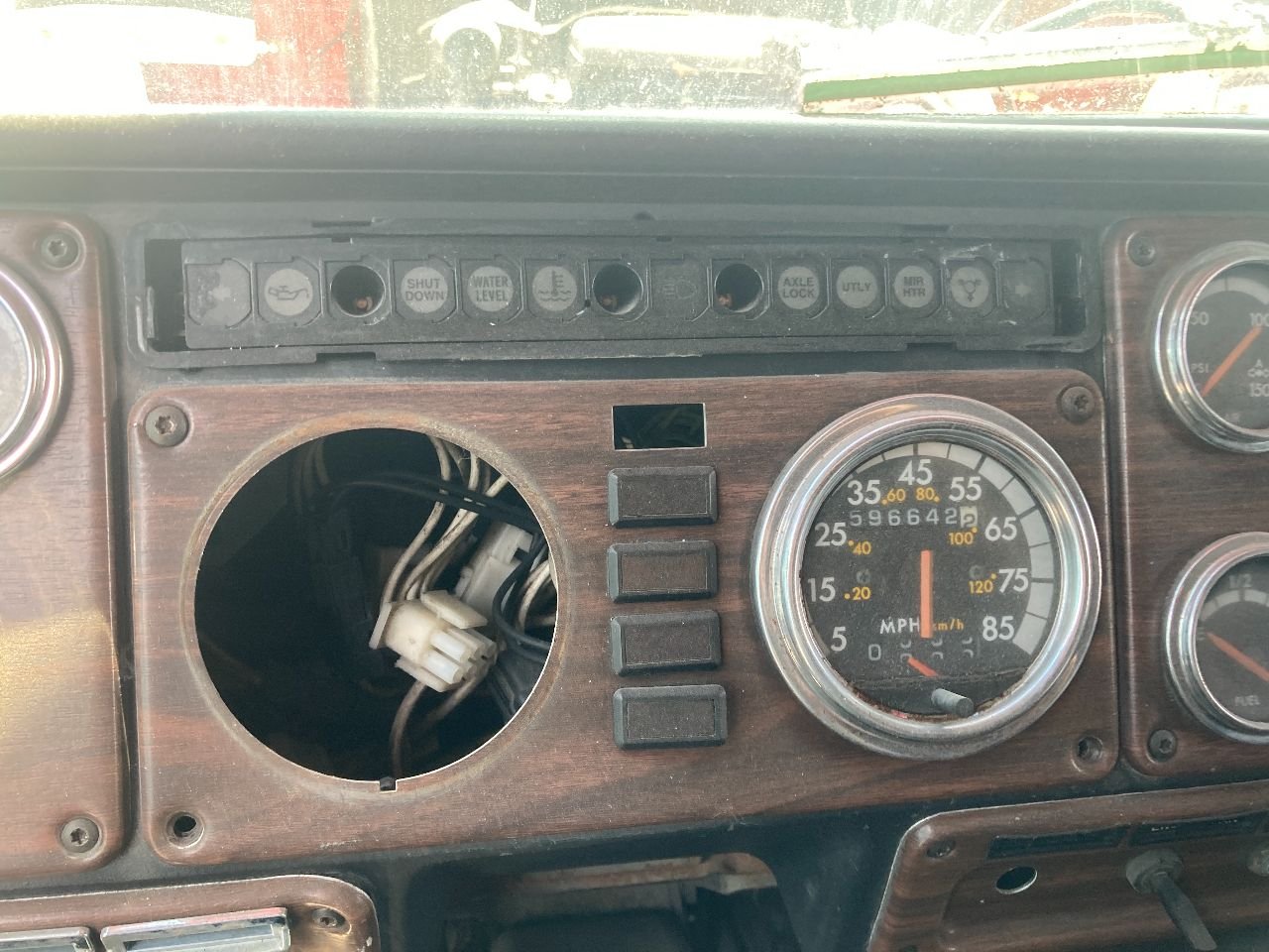 Freightliner CLASSIC XL Speedometer for Sale