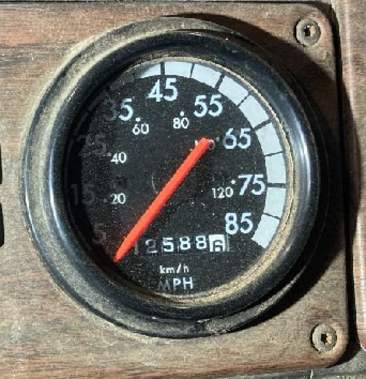 Freightliner FLD112 Speedometer for Sale