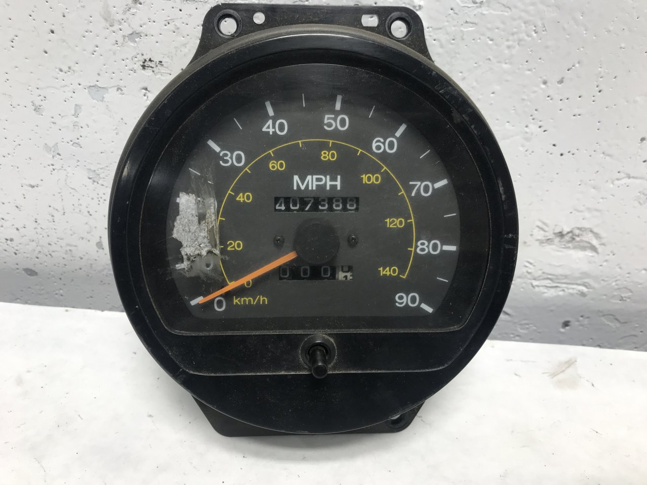 25020 30Z09 | UD UD2000 Speedometer for Sale