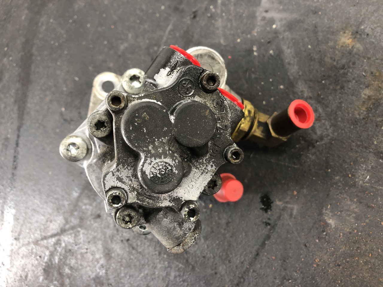 1939436 | Paccar 1939436 Steering Pump for Sale
