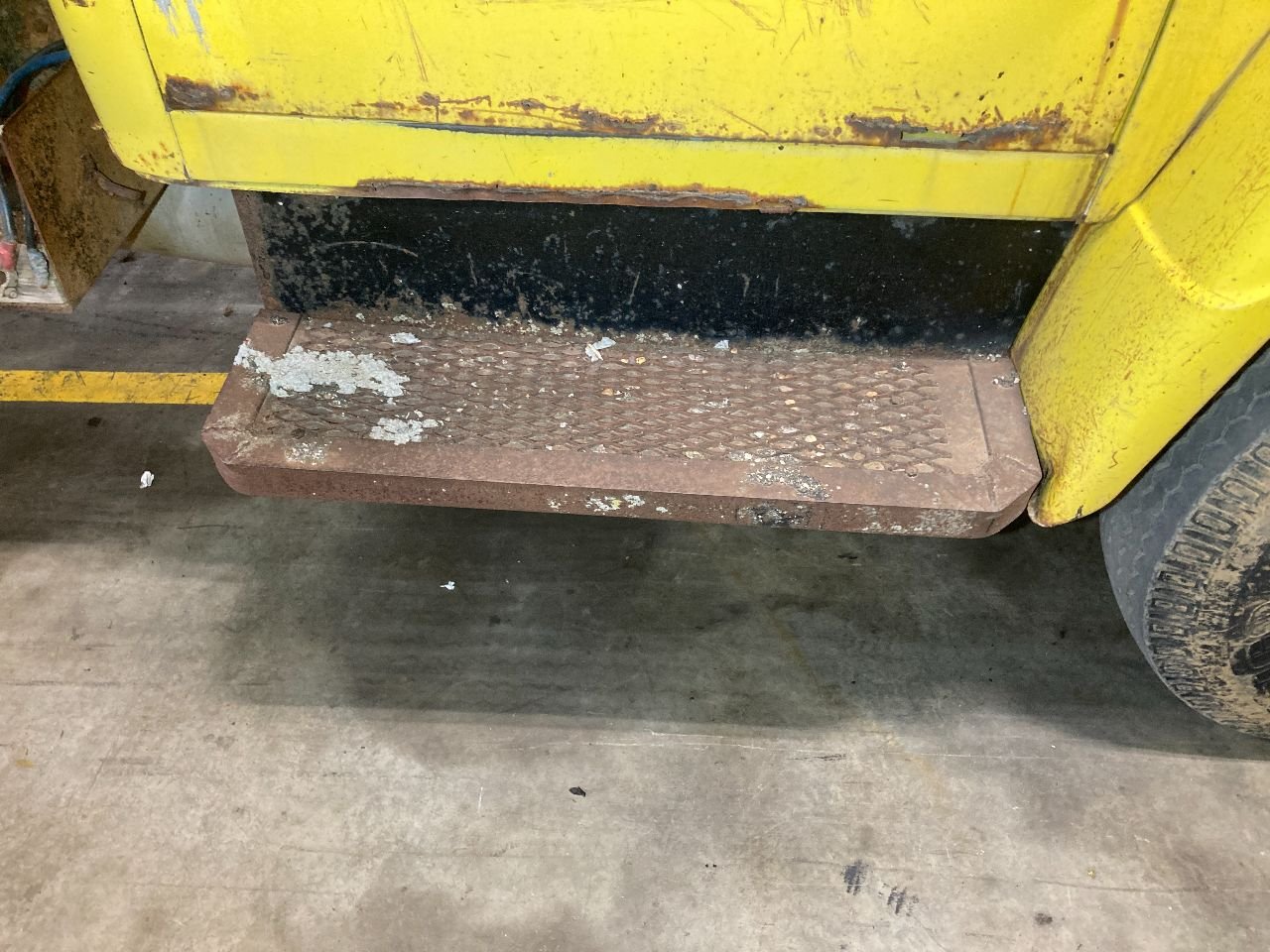International 1700 LOADSTAR Step (Frame, Fuel Tank, Faring) for Sale