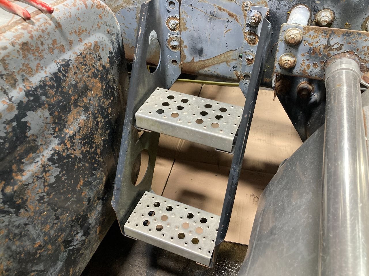 International 8300 Step (Frame, Fuel Tank, Faring) for Sale