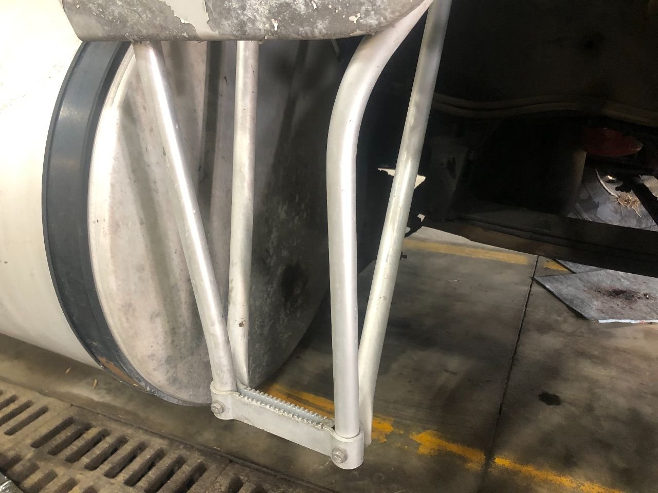 International 9670 Step (Frame, Fuel Tank, Faring) for Sale