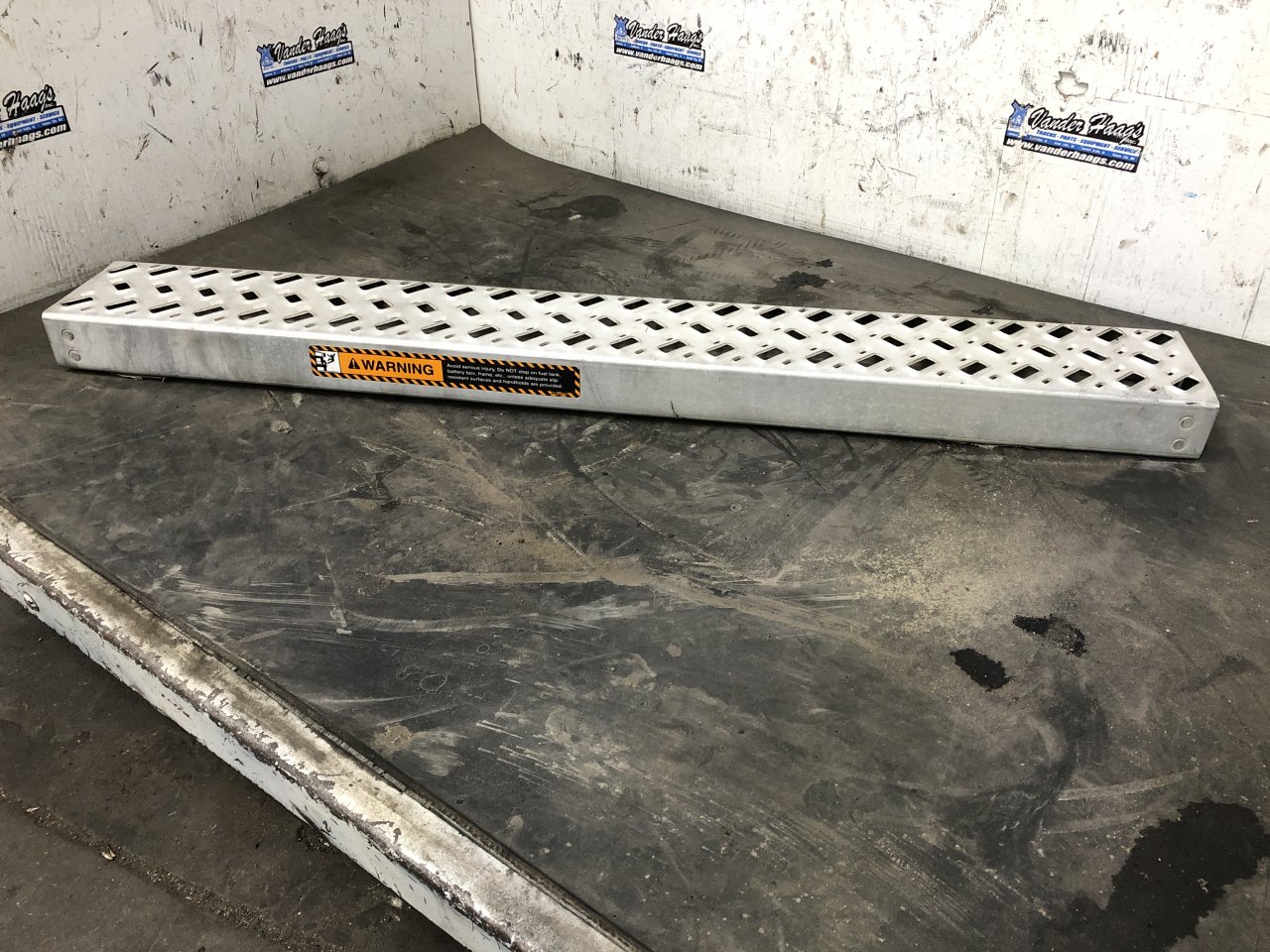 20831347 | Mack CHU Step (Frame, Fuel Tank, Faring) for Sale