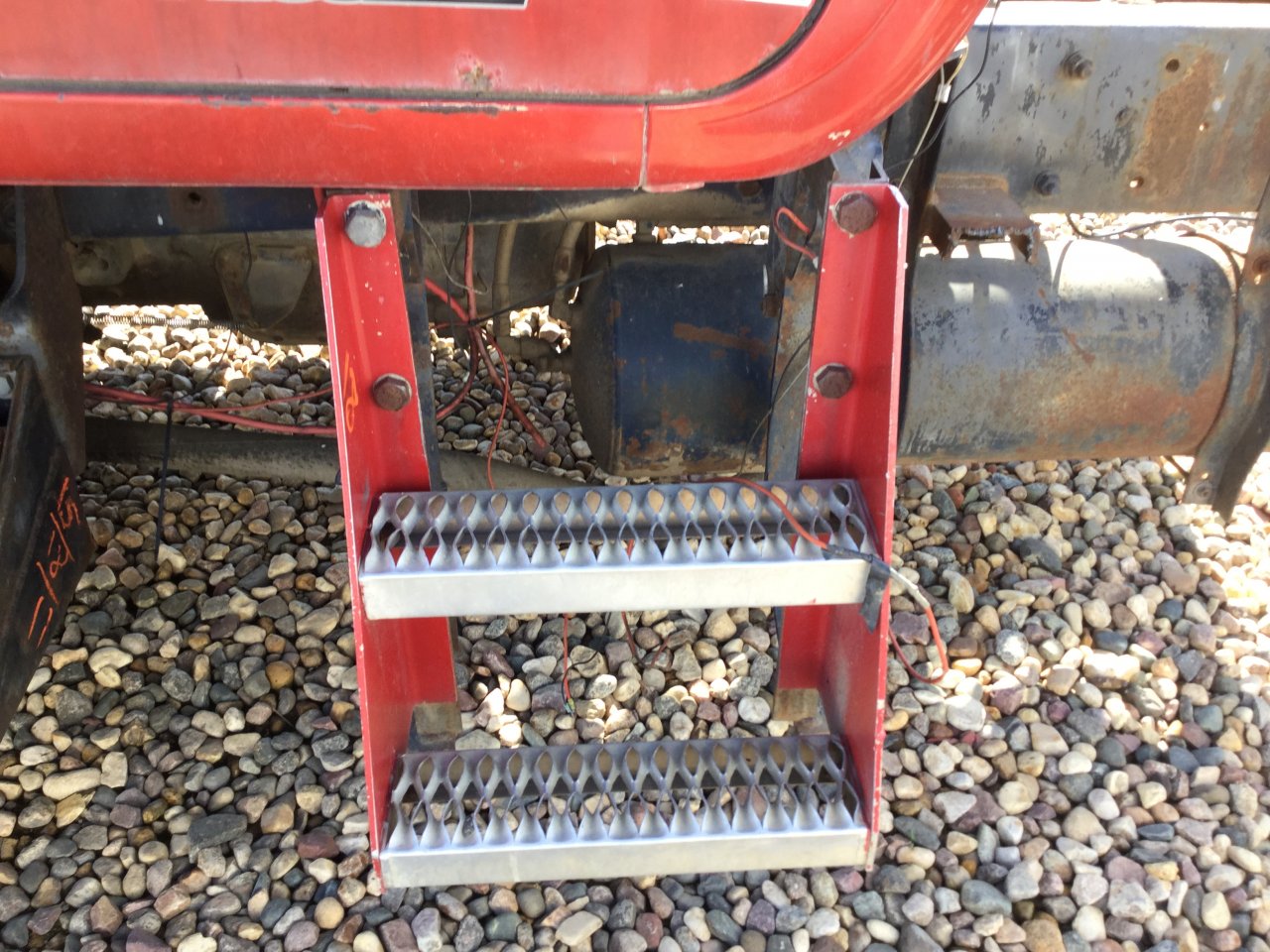 Mack R600 Step (Frame, Fuel Tank, Faring) for Sale