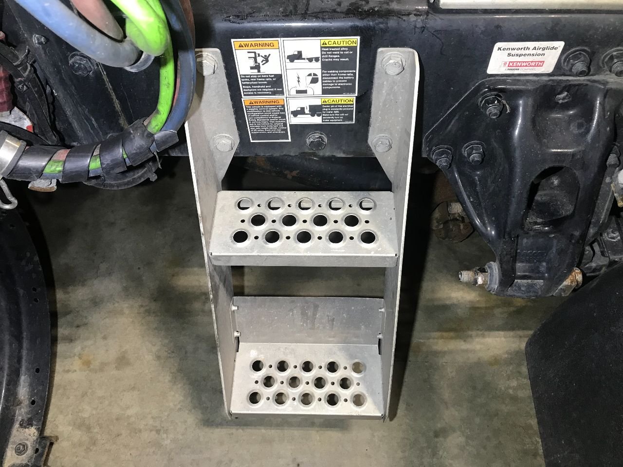 N11-6231 | Kenworth T680 Step (Frame, Fuel Tank, Faring) for Sale