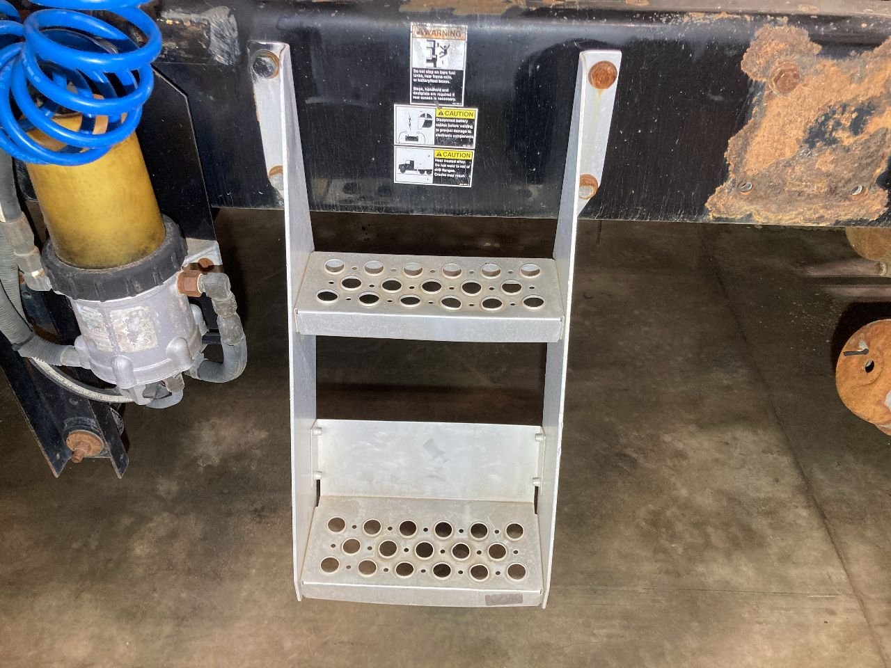 A82-1014 | Kenworth T800 Step (Frame, Fuel Tank, Faring) for Sale