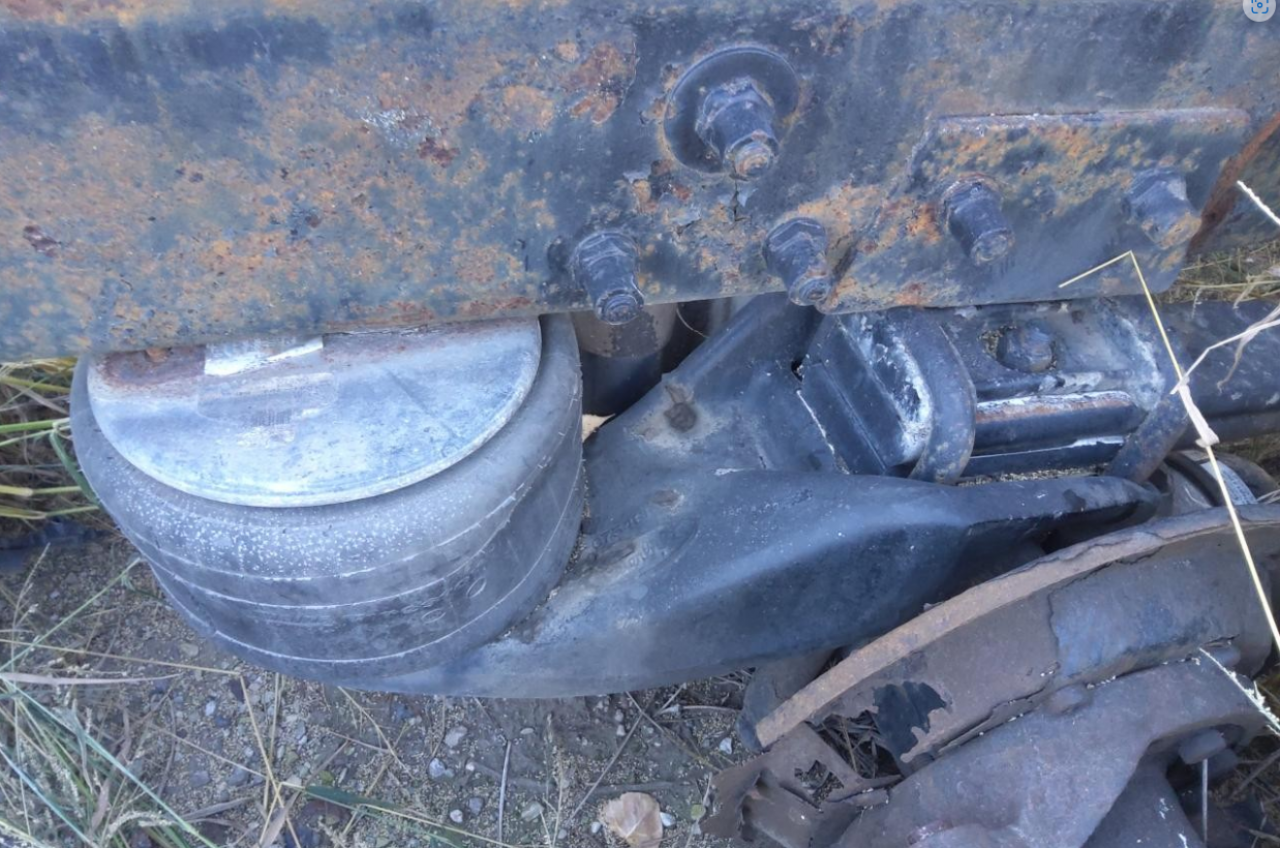 03-07346L | Peterbilt 379 Suspension Air Spring Pedestal for Sale