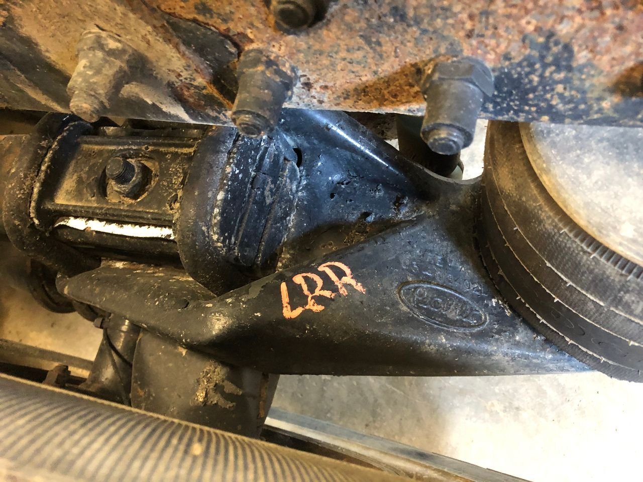 03-08402L | Peterbilt 385 Suspension Air Spring Pedestal for Sale