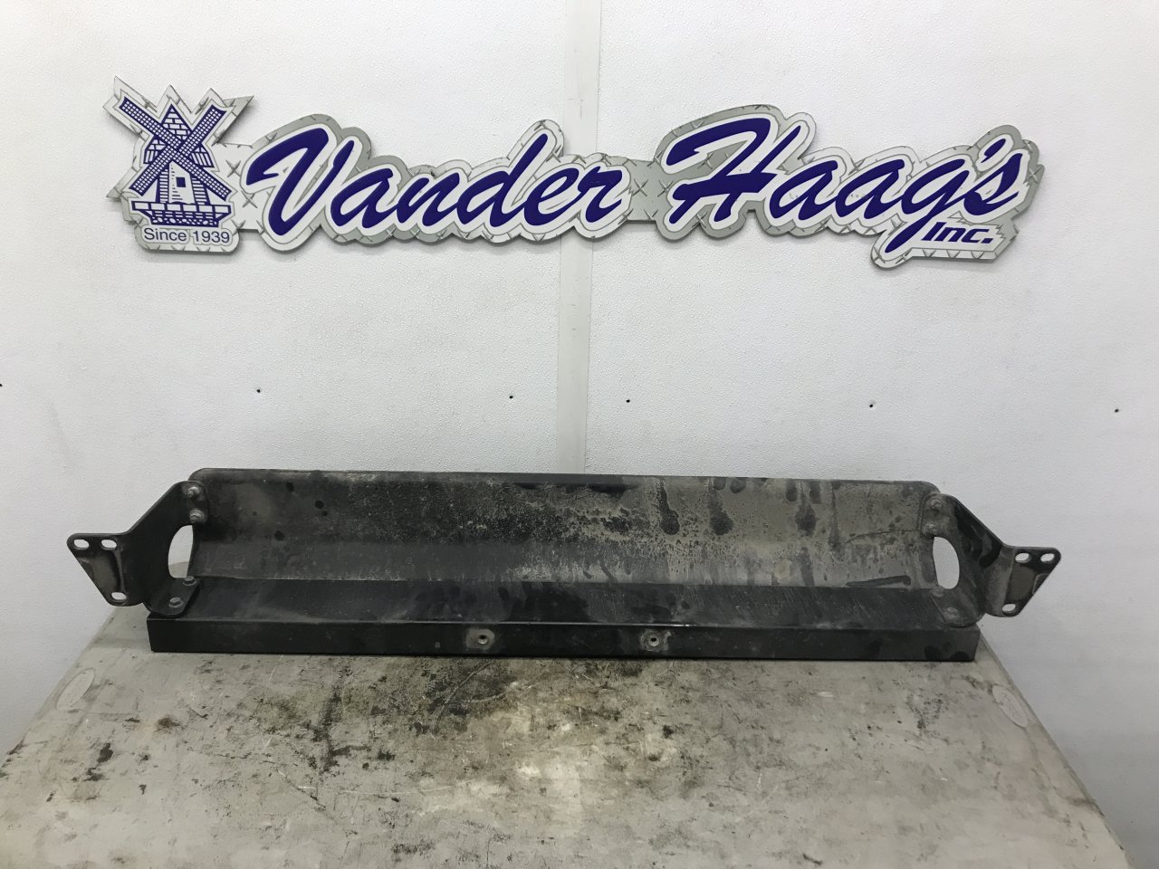 82238172 | Volvo VNM Suspension Crossmember/K-Frame for Sale