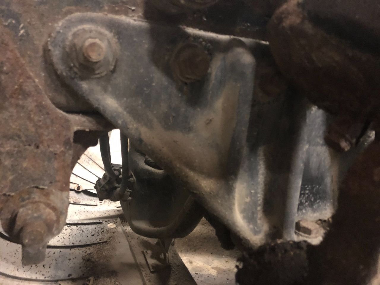 15-13570-000 | Freightliner FLD112 Suspension Spring Hanger for Sale