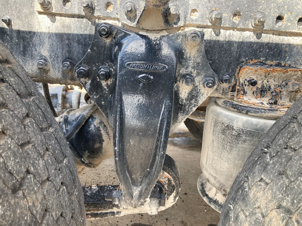 Freightliner FLD112SD Suspension Spring Hanger for Sale