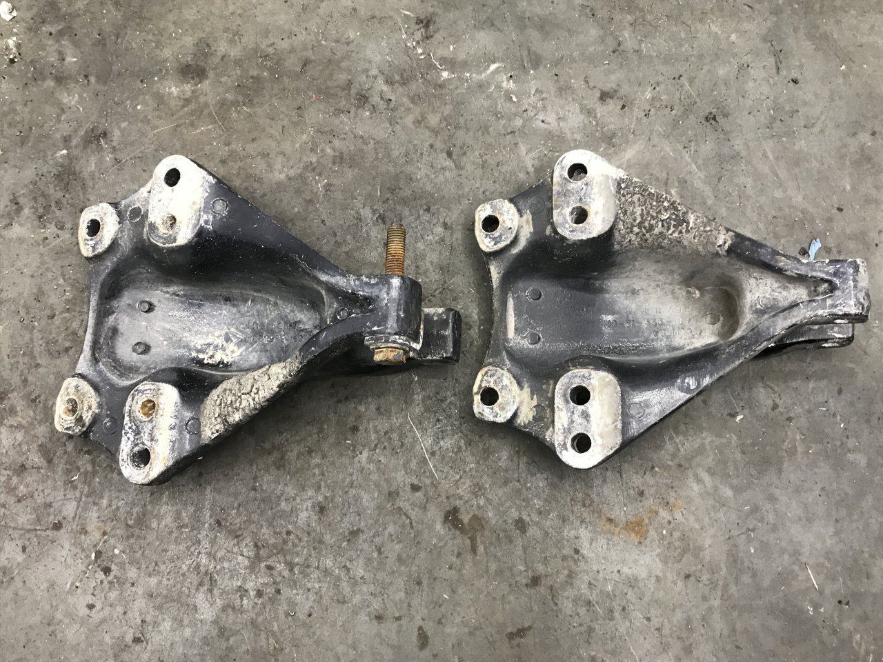 CM1 04 | Freightliner FLD120 Suspension Spring Hanger for Sale