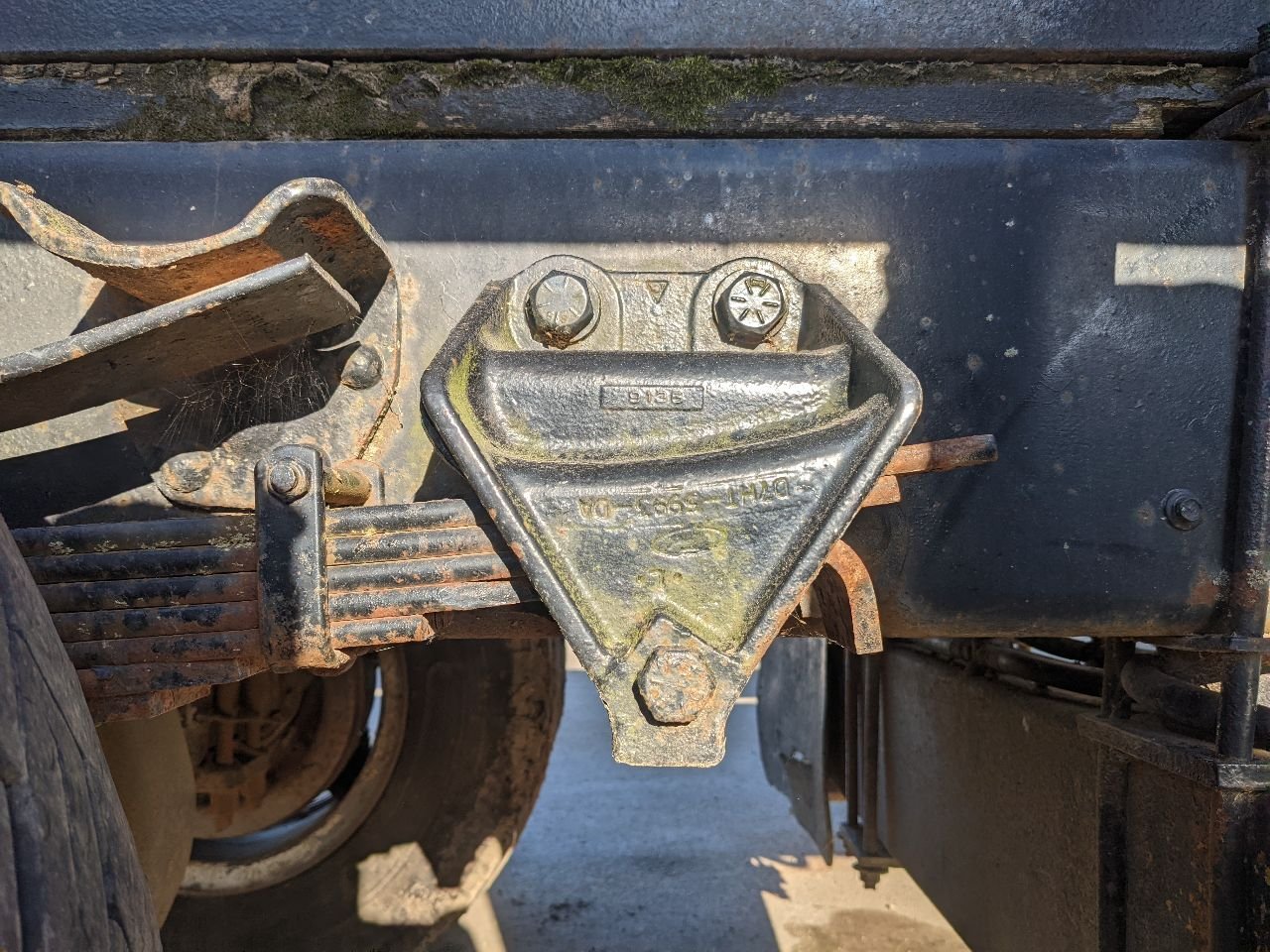 Ford LN800 Suspension Spring Hanger for Sale
