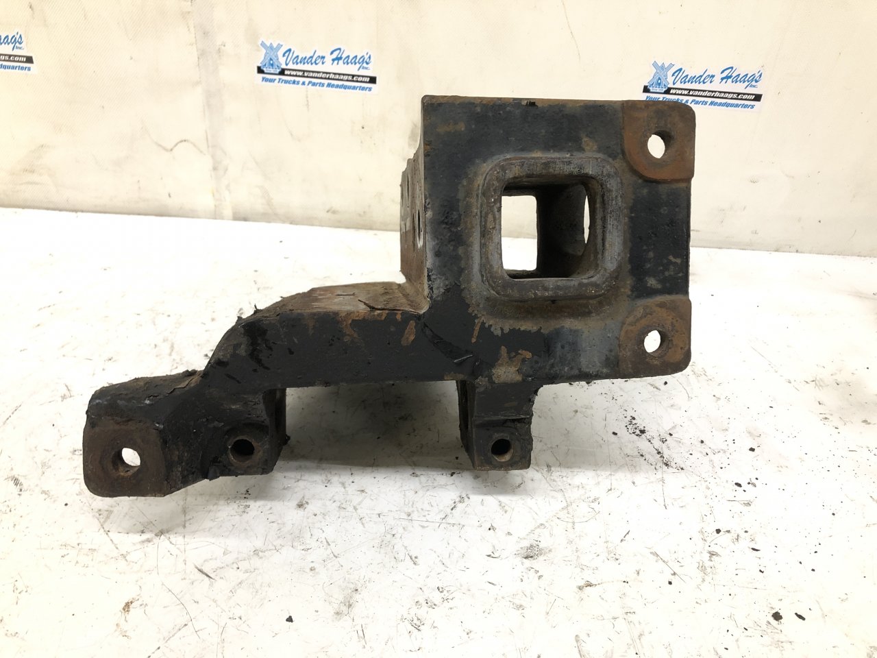 K058-373 | Kenworth W900B Suspension Spring Hanger for Sale