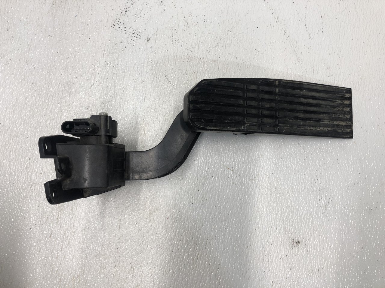 A01-31219-000 | Freightliner M2 100 Foot Control Pedal for Sale