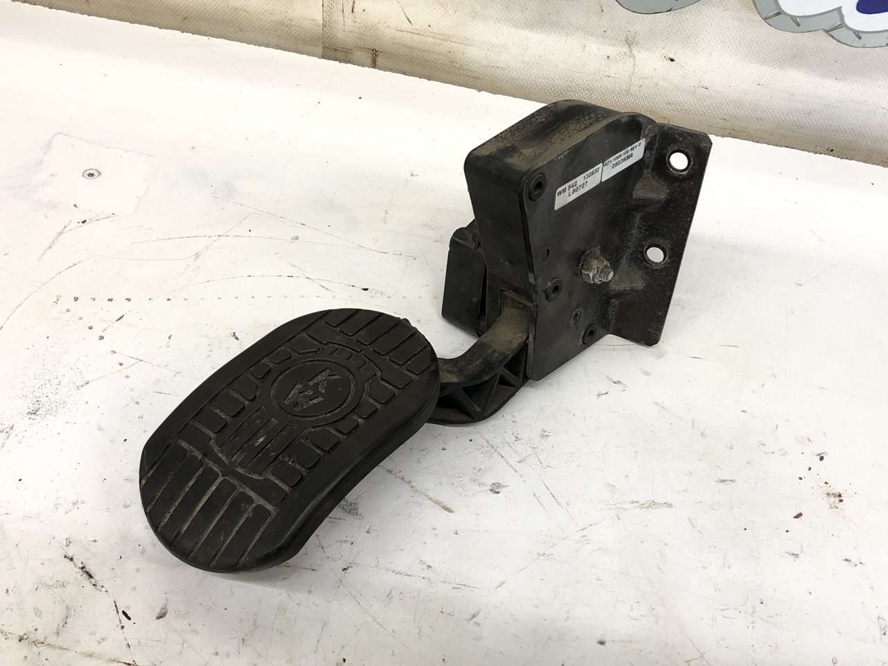 S21-1009-100 | Kenworth T600 Foot Control Pedal for Sale