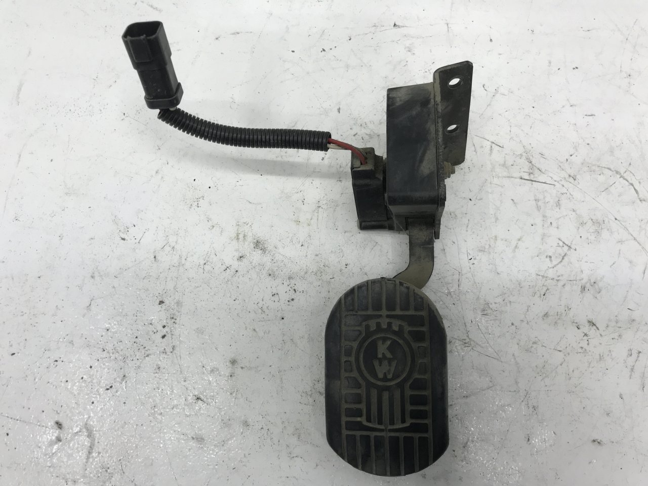 S21-1014 | Kenworth T660 Foot Control Pedal for Sale