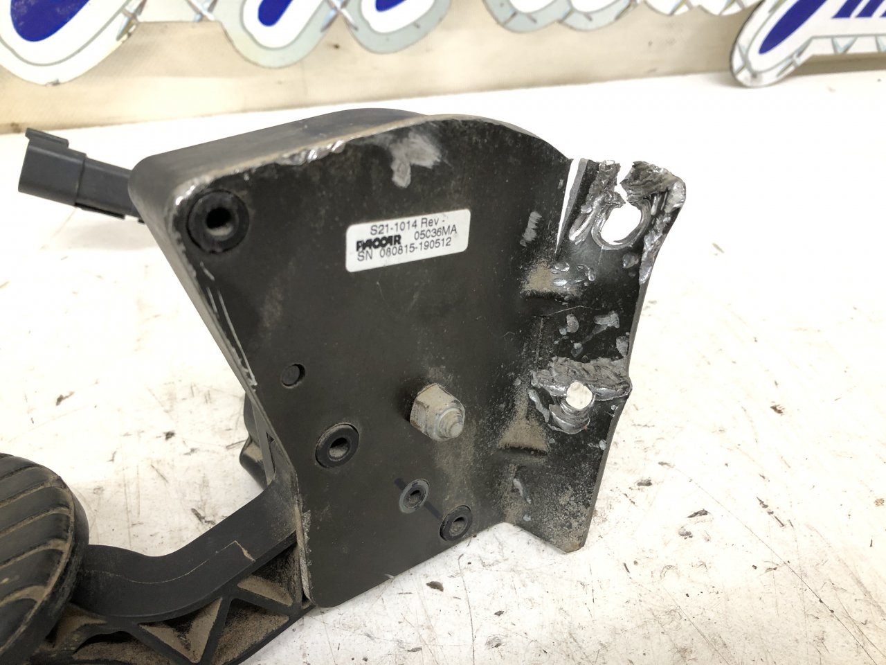 S21-1014 | Kenworth T800 Foot Control Pedal for Sale