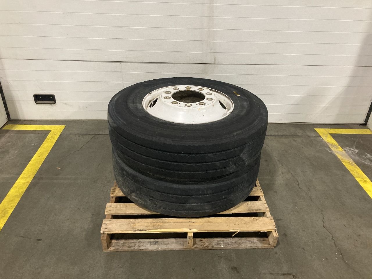 Pilot SUPER SINGLE Tire and Rim for Sale