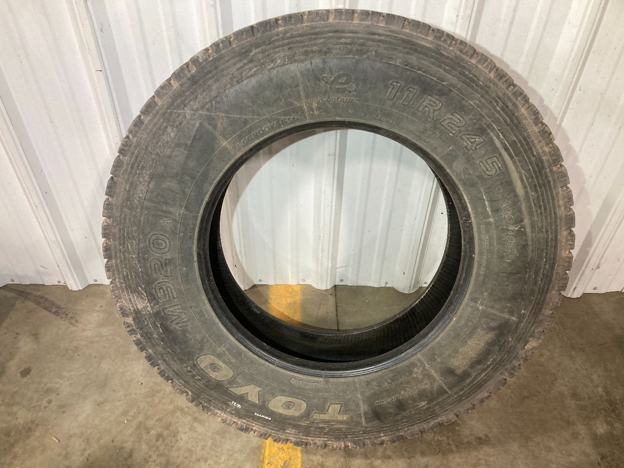 Ford LA9000 Tire for Sale