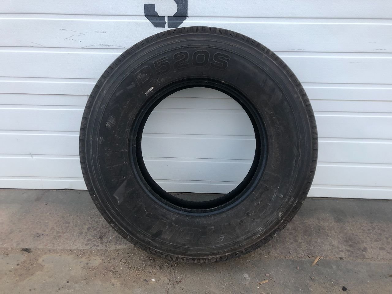 Ford E350 CUBE VAN Tire for Sale