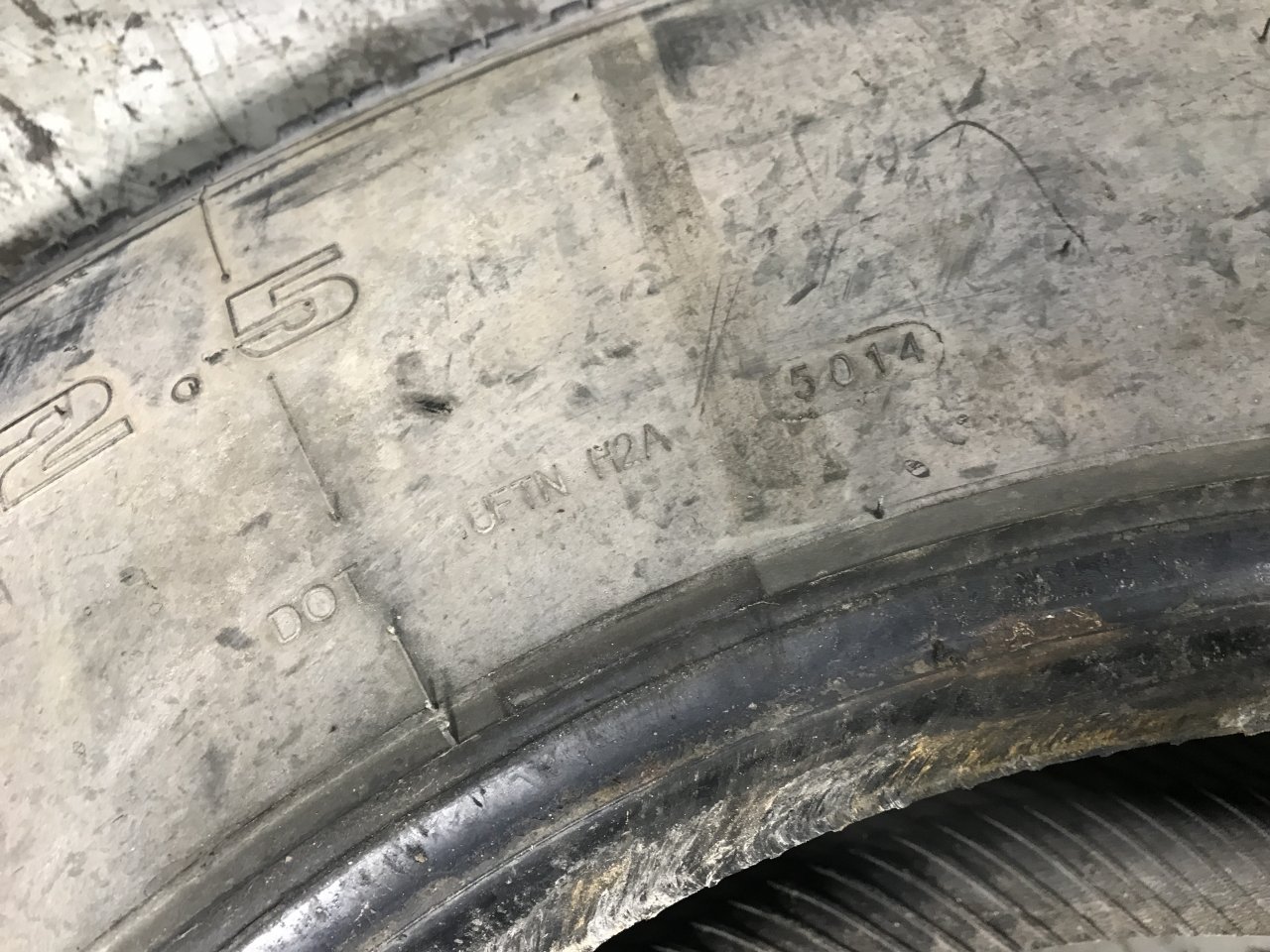 Ford LN8000 Tire for Sale