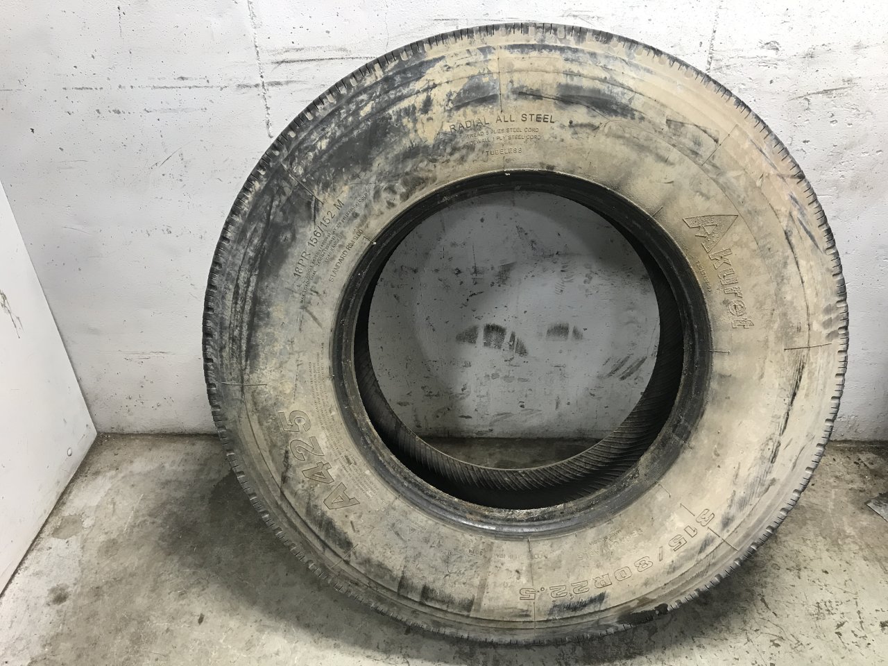 Ford LN8000 Tire for Sale