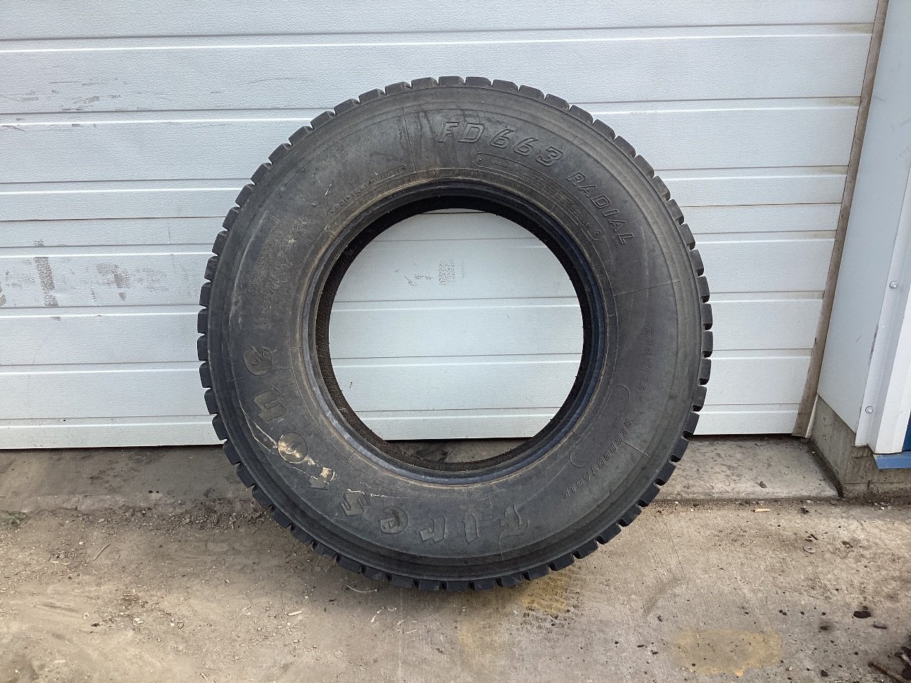 Kenworth T2000 Tire for Sale
