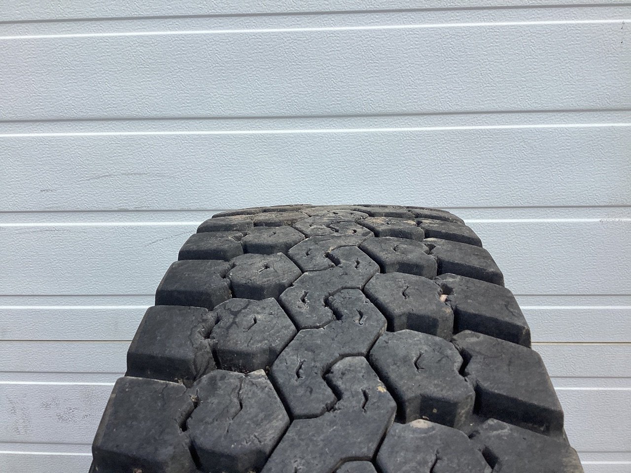 Kenworth T2000 Tire for Sale