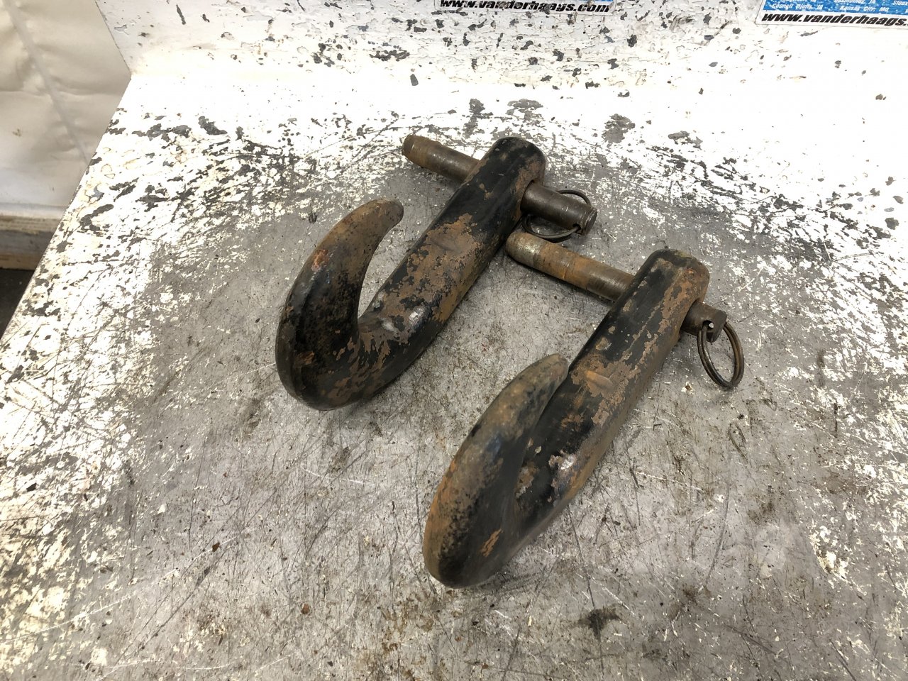 503505C1 | International 9900 Tow Hook for Sale