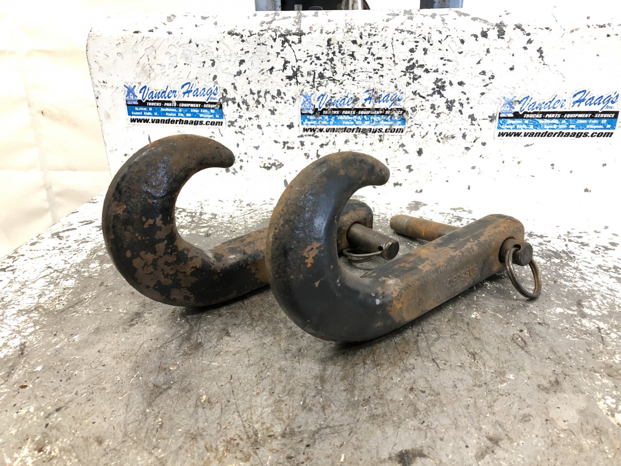 503505C1 | International 9900 Tow Hook for Sale