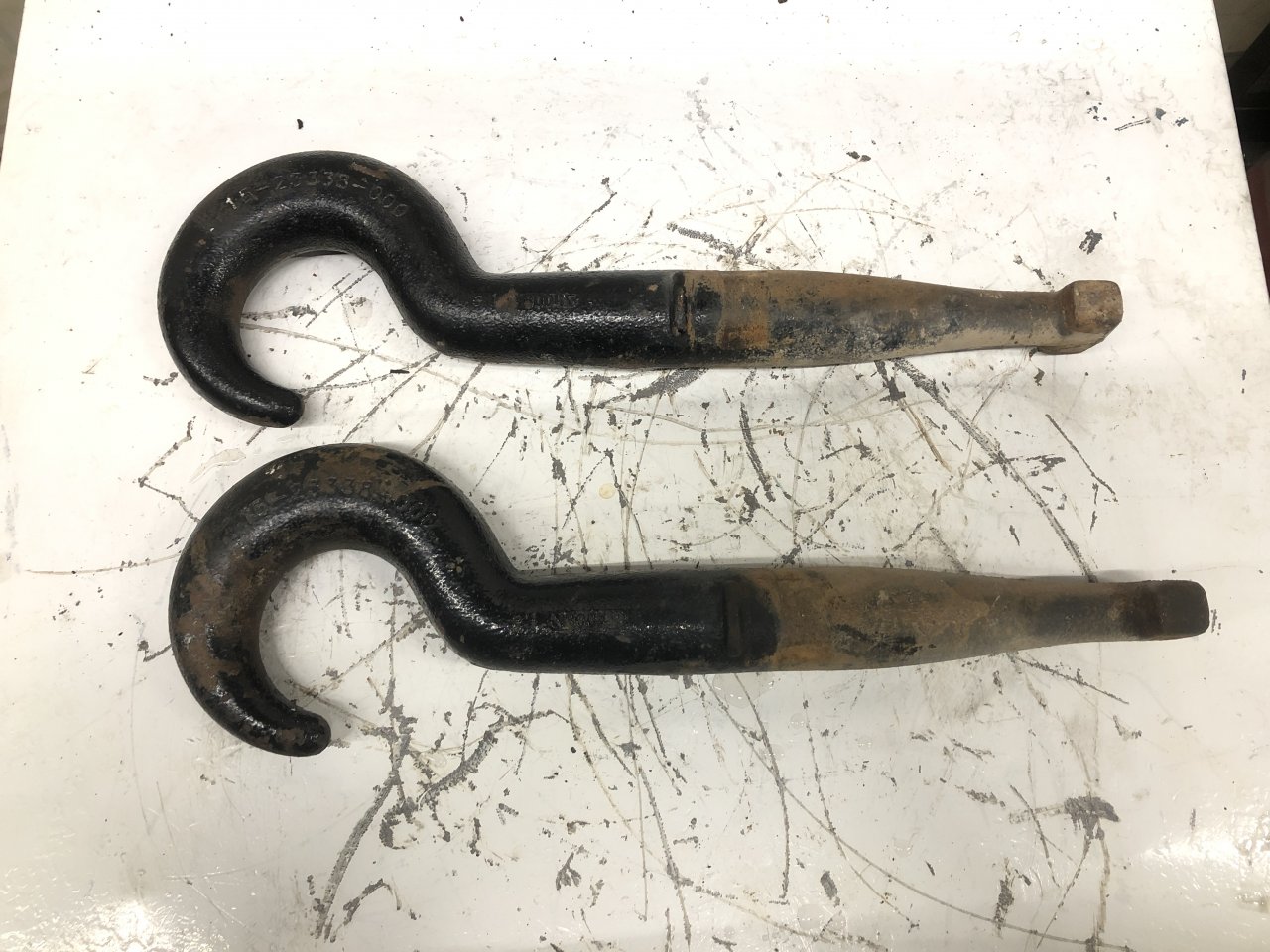 15-23338-000 | Freightliner FLD120SD Tow Hook for Sale