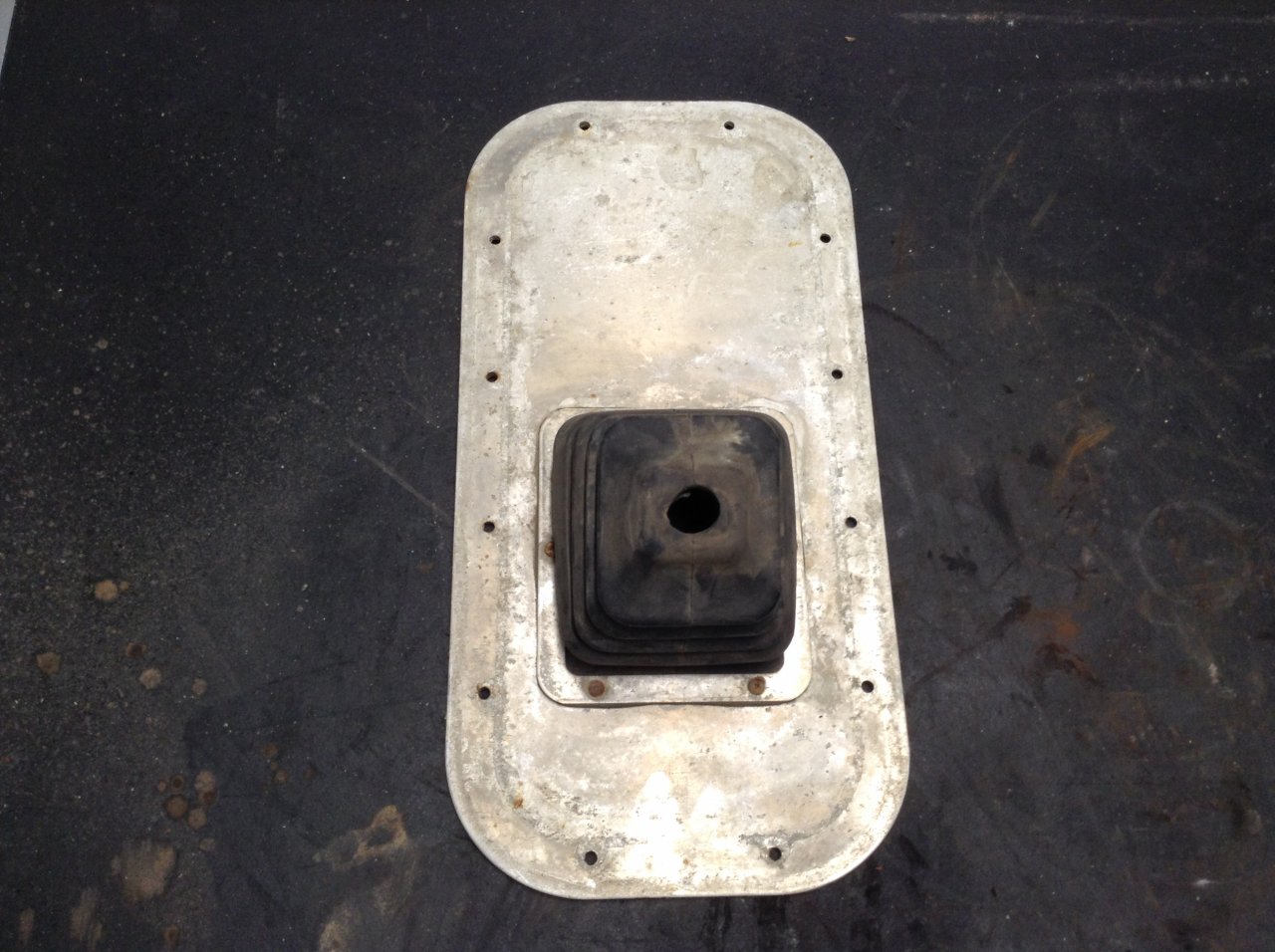 05-17811-254E10847BA | Peterbilt 379 Transmission Shift Boot for Sale