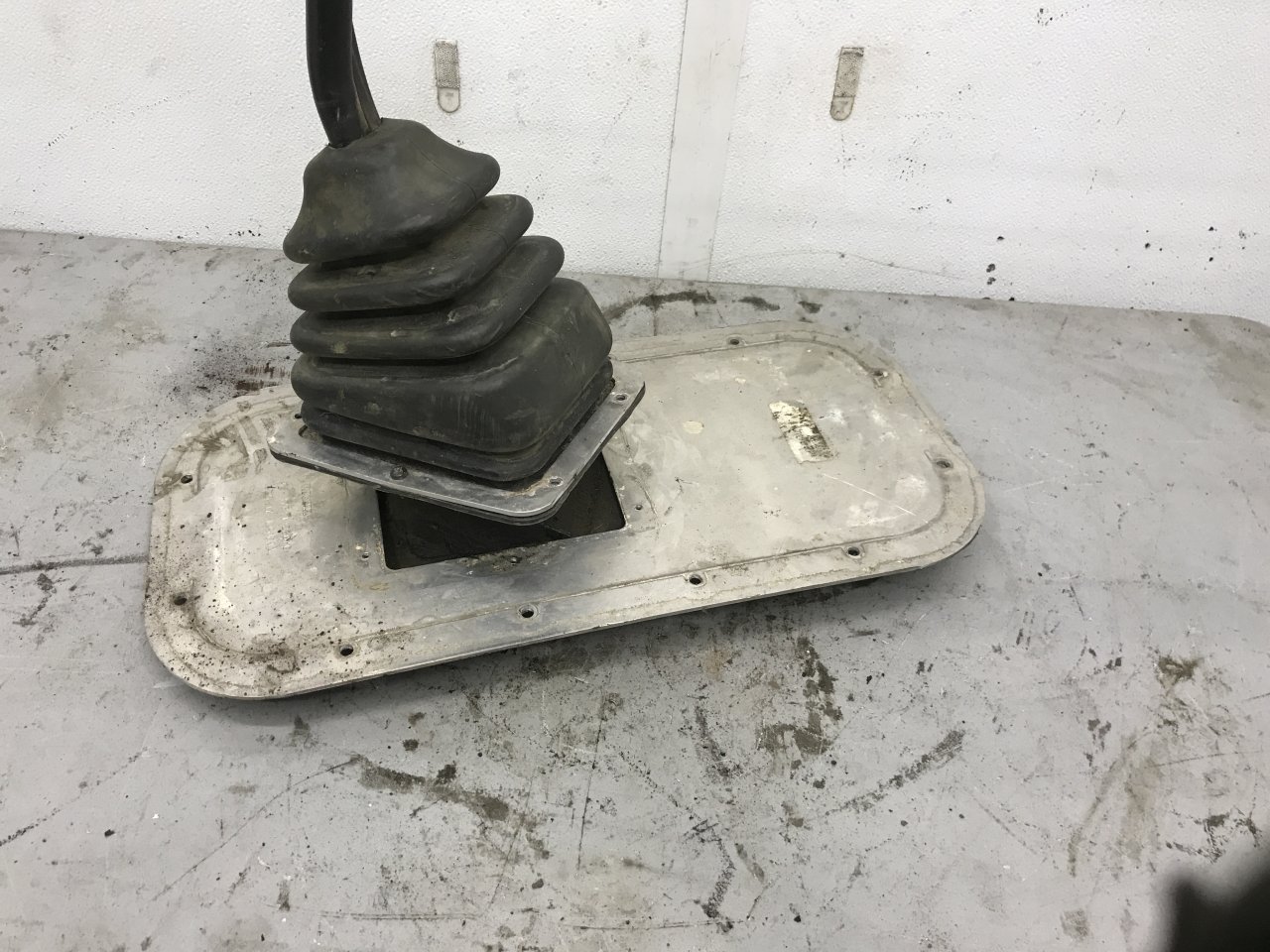 4305227 EATON | Fuller RTLO18918B Shift Lever for Sale