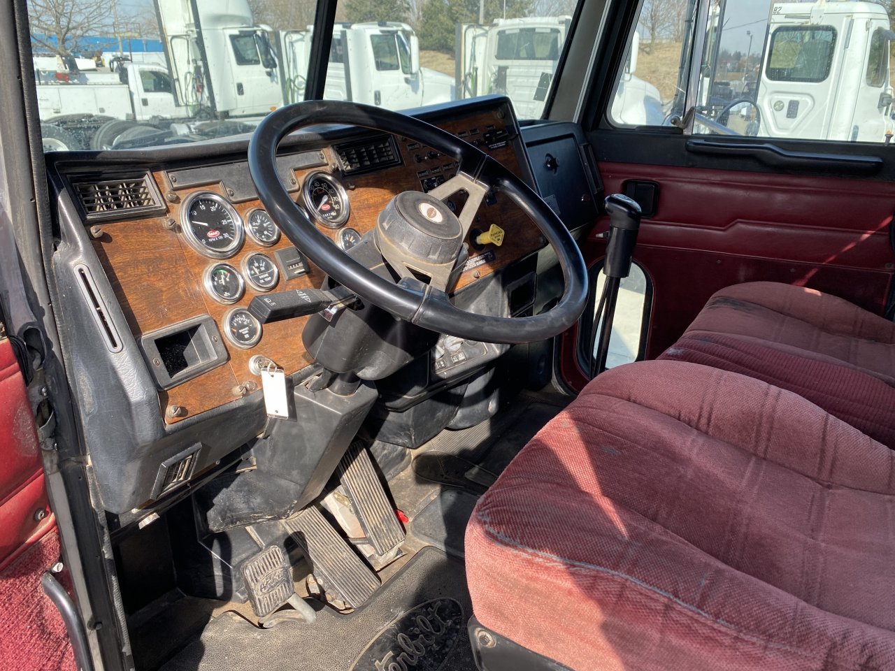 Peterbilt 385 Truck for Sale