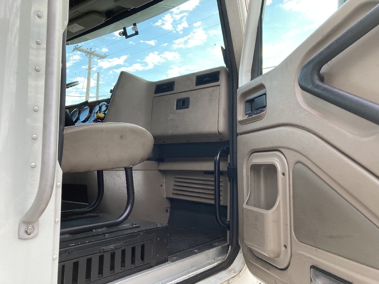 International 5900I Truck for Sale