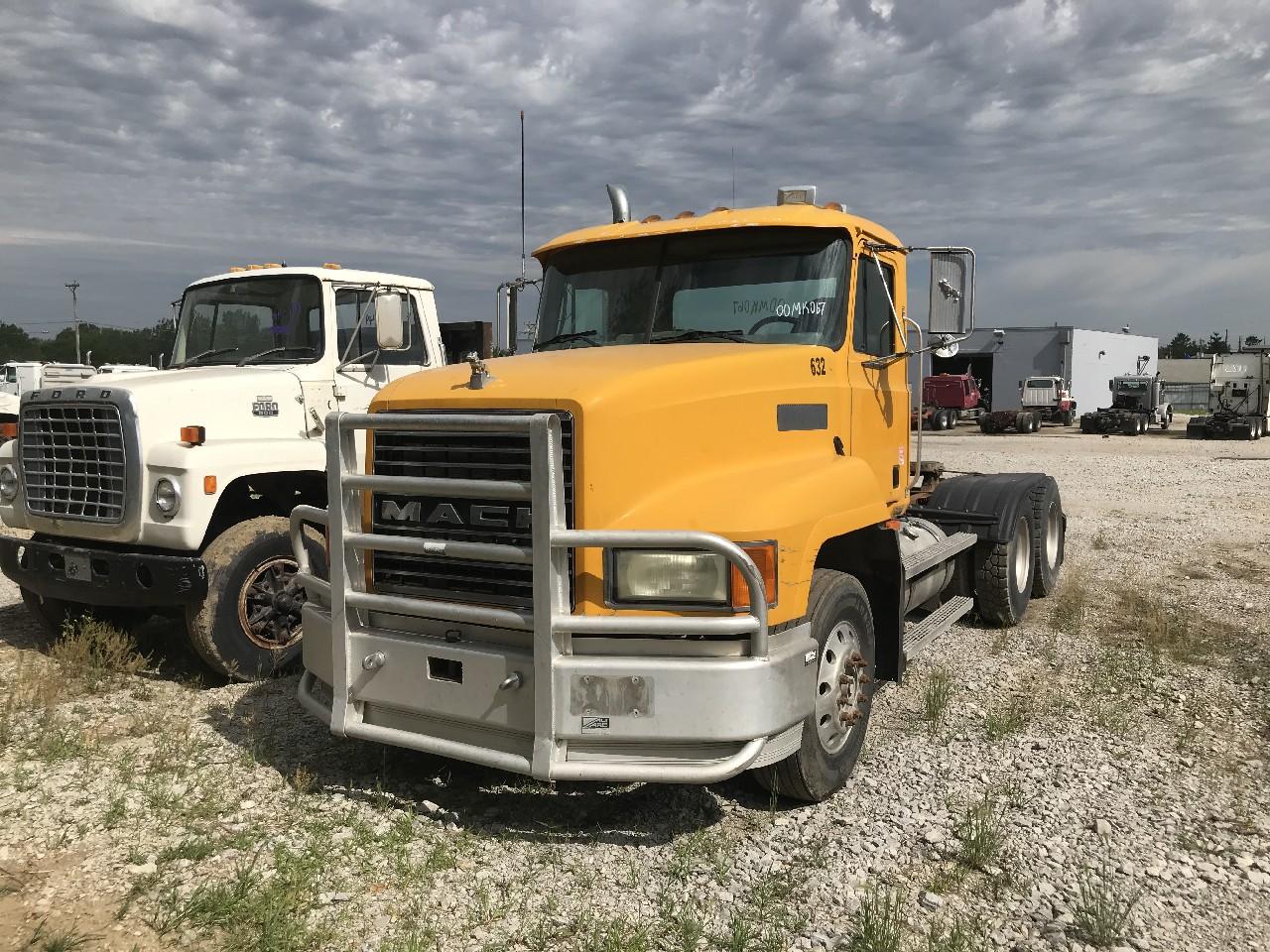 Mack CH600 Parts Unit for Sale
